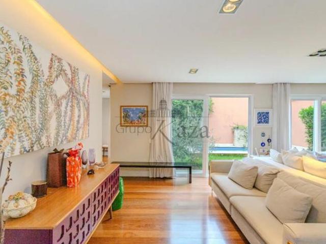 Casa em Condomínio Cidade Jardim 4 Dormitórios 424m²
