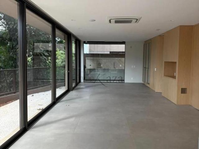 Casa em Condomínio Cidade Jardim 3 Suítes 626m²