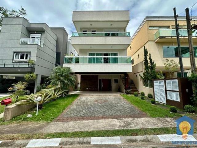 Casa em Condomínio Clube, com minimercado 24 h
