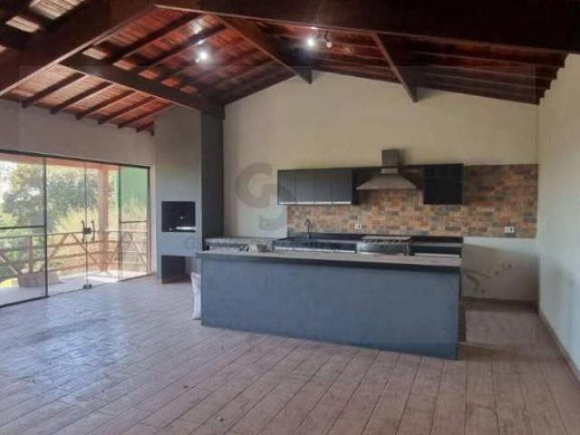 Casa em condomínio, à 40 minutos de São Paulo, com 4 dormitórios. Lazer e vista excepcional