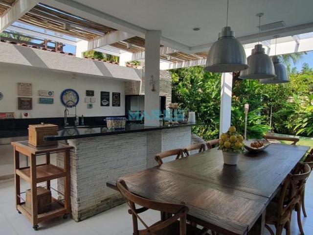 Casa em condomínio a 70m da praia de Juquehy