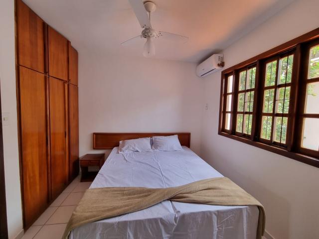 Casa em condomínio a 100m da praia de Taperapuã
