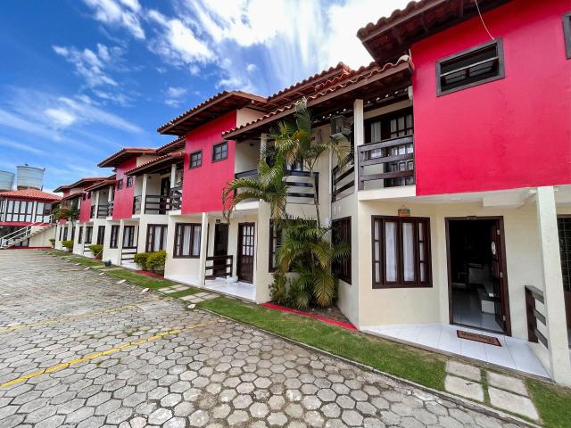 Casa em condomínio a 250m da praia de Taperapuã, 2 suítes, piscina, sauna, portaria 24hrs, internet exclusiva 300MBPS