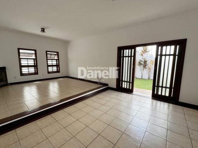 Casa em Condomínio à venda, 4 quartos, 1 suíte, 2 vagas, Vila das Jabuticabeiras Taubaté/SP