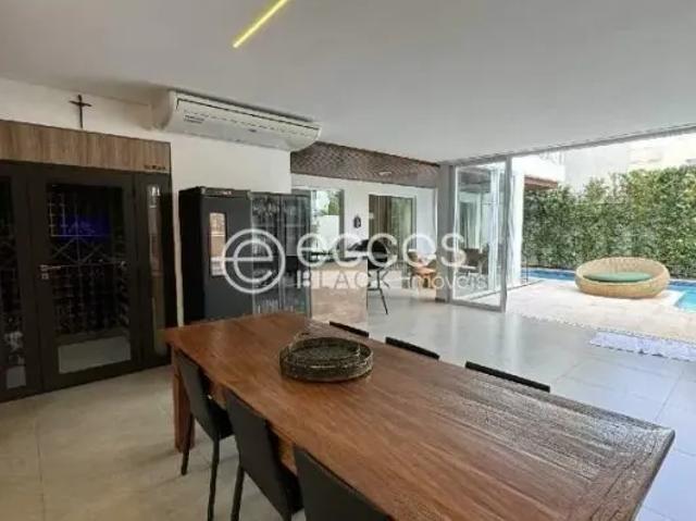 Casa em condomínio à venda, 4 quartos, 4 suítes, 2 vagas, Morada da Colina Uberlândia/MG