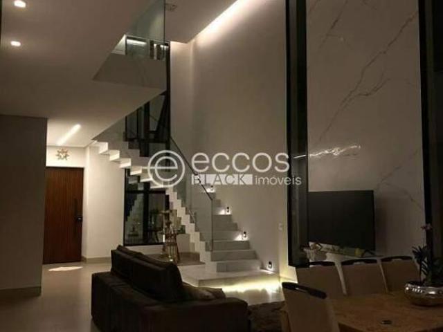 Casa em condomínio à venda, 4 quartos, 4 suítes, 2 vagas, Novo Mundo Uberlândia/MG