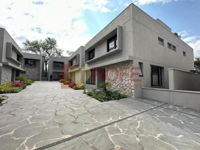 Casa em Condomínio à VENDA 828m² 4 suítes 6 vagas com Piscina Privativa