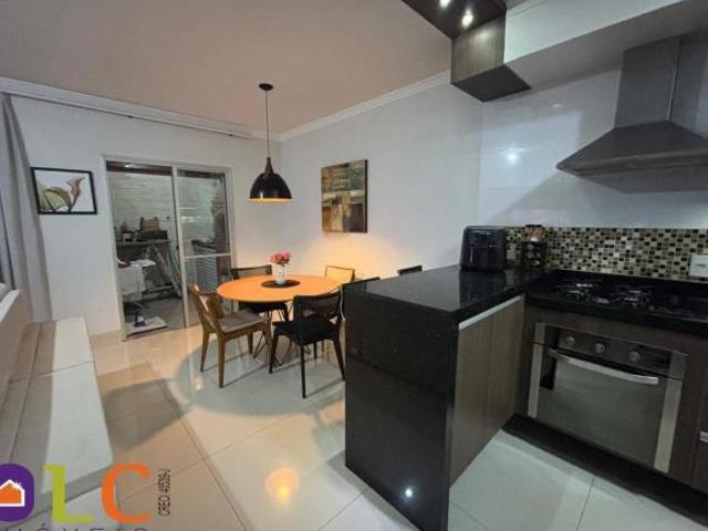 Casa em condomínio à venda | 130 m² | 3 quartos | 1 suíte | 2 vagas