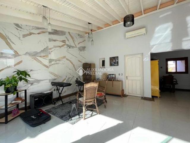 Casa em condomínio à venda 2 quartos, sótão, churrasqueira e 1 vaga