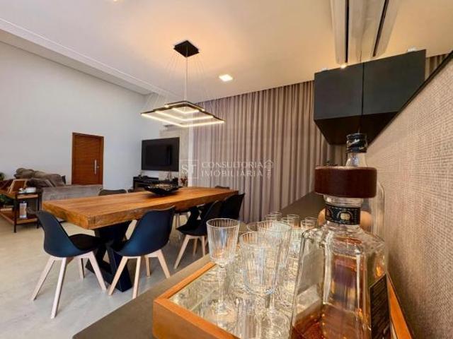Casa em condomínio à venda, 3 quartos, 1 suíte, 1 closet, 1 piscina e 6 vagas de garagem, Condomínio
