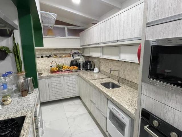 Casa em Condomínio à venda com 3 dormitório, suíte e infra completa