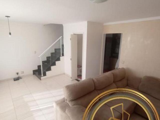 Casa em Condomínio à Venda com 3 Quartos, 1 Suíte e 2 Vagas no Bairro Cidade 100m² de Área
