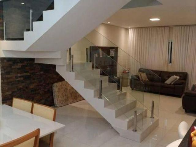 Casa em condomínio à venda com 3 suítes