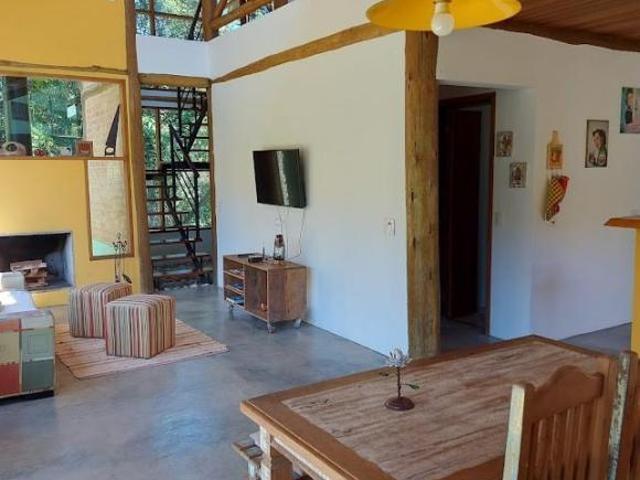 Casa em condomínio a venda com 3 suítes e casa de hóspedes a venda em Santo Antônio do Pinhal