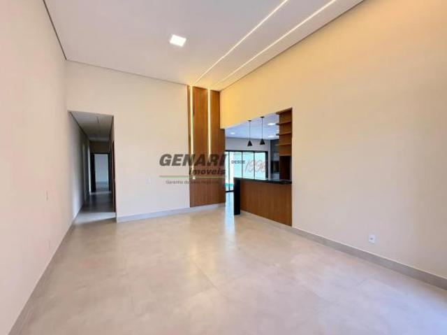 Casa em condomínio à Venda, com 3 suítes sendo uma master com closet e piscina no Park Gran Reserv
