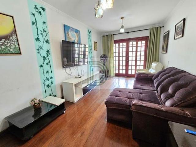 CASA EM CONDOMÍNIO À VENDA COM 182 M²