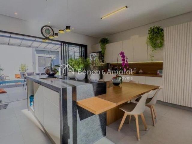 Casa em condomínio à Venda com 219m² e 3 quartos Valinhos/SP