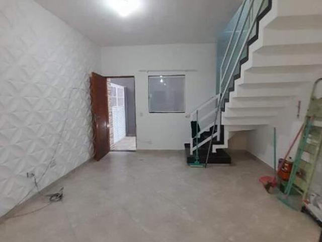 Casa em condomínio à venda com 2 quartos, sendo 1 suíte, em excelente localização