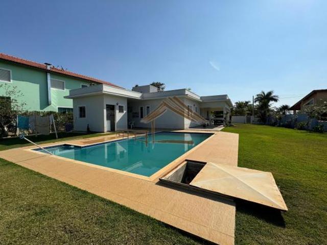 Casa em condomínio a venda com 4 dormitórios, ampla área de lazer com piscina em alvenaria