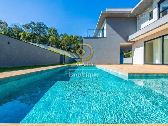 CASA EM CONDOMÍNIO À VENDA COM 4 SUÍTES E PISCINA