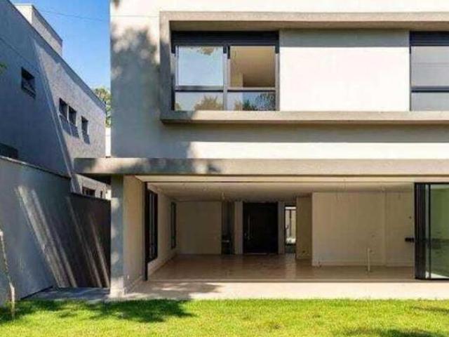 Casa em Condomínio à Venda com 845m², 4 dormitórios, 4 suítes, 2 salas e 6 vagas!