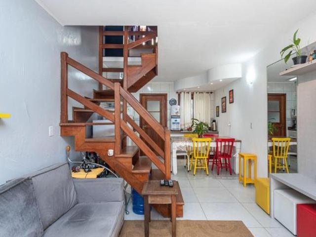 Casa em condomínio à venda com 97m², 2 dormitórios e 2 vagas, no bairro Tristeza em Porto Alegre