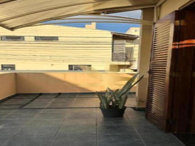Casa em Condomínio à Venda com Quintal e Churrasqueira