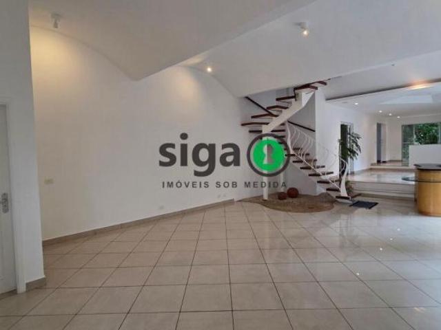 Casa em condomínio à venda e locação com 300m², 5 quartos e 2 vagas no Panamby