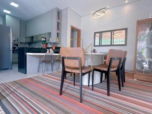 Casa em condomínio à venda em Uberlândia