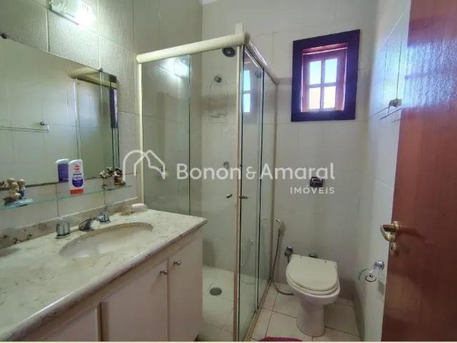 Casa em condomínio à venda em Valinhos, 3 dormitórios, 2 suítes, área gourmet e excelente localizaçã