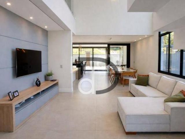 Casa em condomínio à venda em Valinhos, com 237m² e 4 quartos