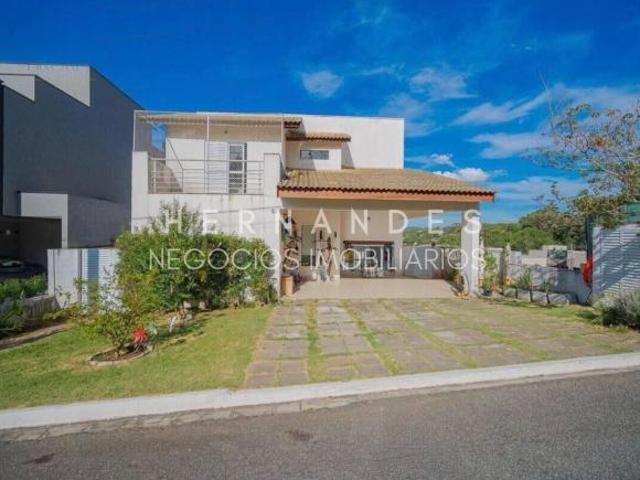 Casa em Condomínio à Venda em Alphaville: 3 Quartos, 1 Suíte, 4 Vagas, 272m²