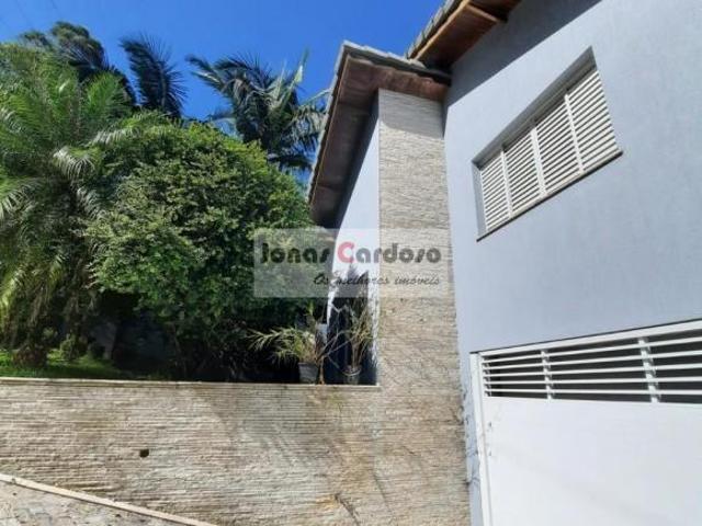 Casa em condomínio à venda em Arujá SP, 3 quartos, 1 suíte, 2 salas, 2 banheiros, 3 vagas. Por 1.8