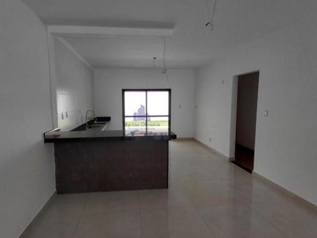 Casa em condomínio à venda em bairro exclusivo com 03 quartos, 3 suítes e 160m² de área