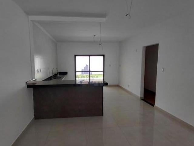 Casa em condomínio à venda em bairro exclusivo com 03 quartos, 3 suítes e 160m² de área