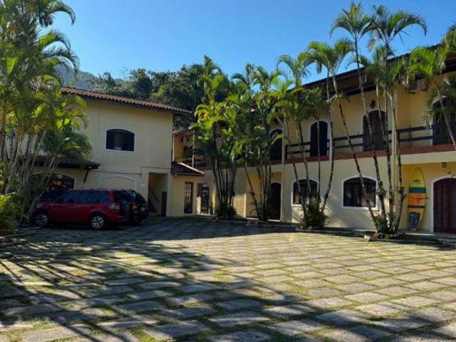 Casa térrea em Condomínio à Venda em Boiçucanga – 3 Dormitórios a 600 m da Praia