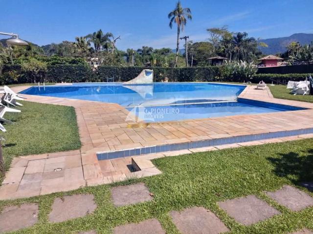 Casa em condomínio à venda em Camburi, litoral SP