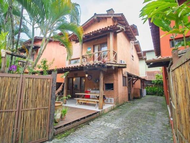 Casa em condomínio à venda em Camburi