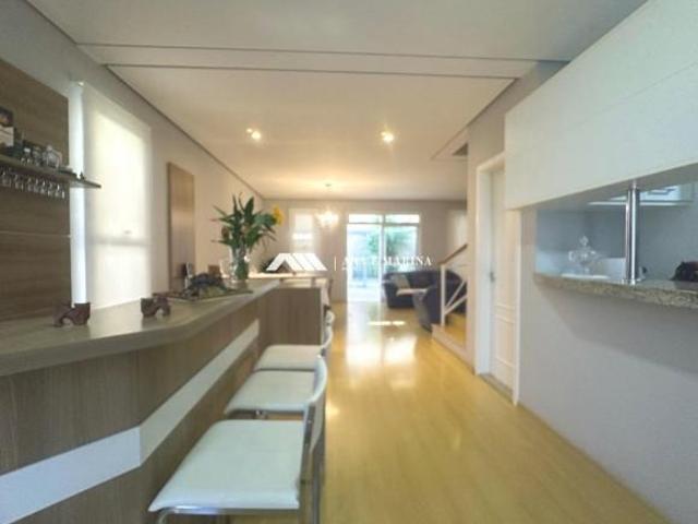 Casa em condomínio à venda em Campinas SP 3 suítes, living integrado ao lazer, 4 vagas, 170m². Ana e