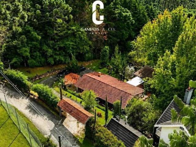Casa em Condomínio à Venda em Campos do Jordão Conforto, Natureza e Exclusividade no Alpenburg