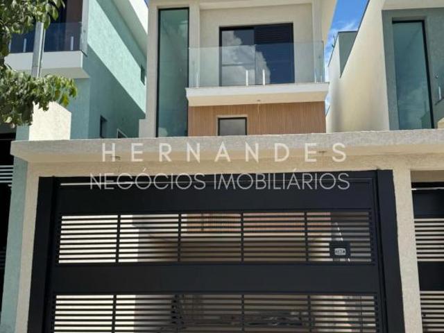 Casa em Condomínio à Venda em condomínio fechado em Santana de Parnaíba 141m²