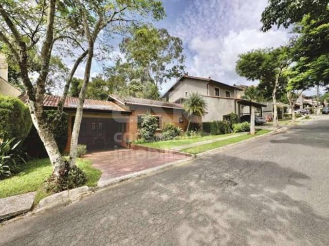 Casa em Condomínio à Venda em Cotia SP, Bairro São Paulo II: 3 Quartos, 1 Suíte, 3 Banheiros, 2 Vaga