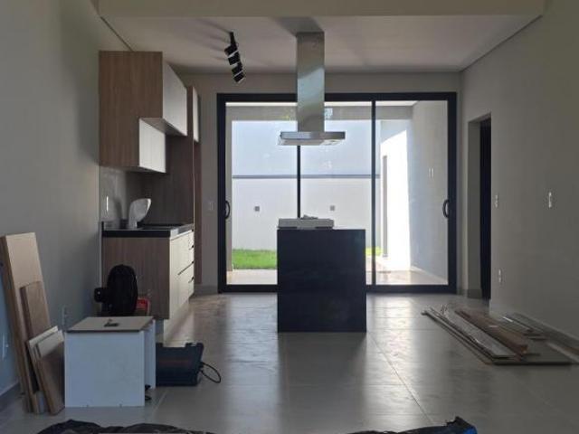 Casa em Condomínio à Venda em Hortolândia SP 3 Quartos, 1 Suíte, 2 Salas, 2 Banheiros, 4 Vagas 1