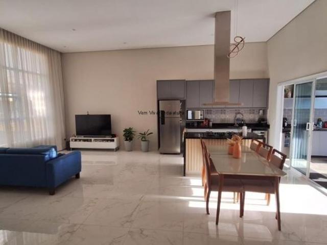 Casa em Condomínio à Venda em Indaiatuba SP, Colinas de Indaiatuba: 3 Quartos, 3 Suítes, 2 Salas, 4