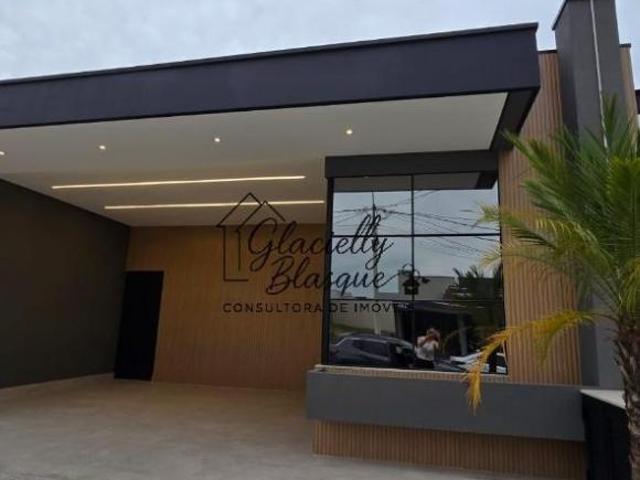 Casa em condomínio à venda em Indaiatuba SP, 3 suítes, 2 salas e 4 vagas de garagem!