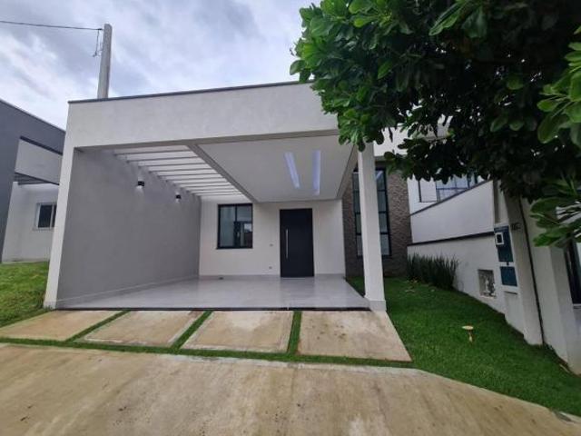 Casa em Condomínio à Venda em Indaiatuba SP: 3 Quartos, 1 Suíte, 2 Vagas de Garagem Jardins do Imp