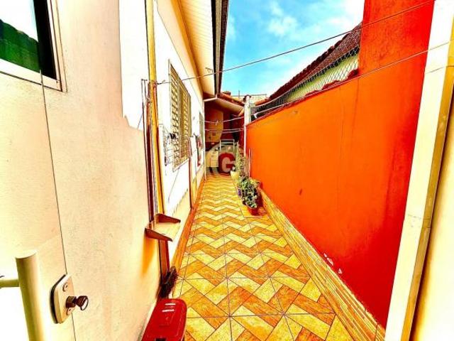 Casa em Condomínio à Venda em Jacareí SP, Cidade Salvador: 2 Quartos, 1 Sala, 2 Banheiros, 2 Vagas