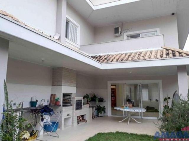 Casa em Condomínio à Venda em Jacareí