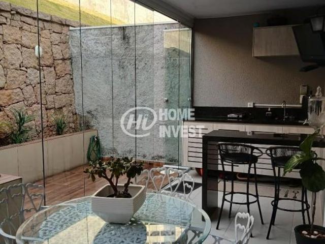 Casa em Condomínio à Venda em Jundiaí SP: 3 Quartos, 1 Suíte, 3 Banheiros, 2 Vagas na Cidade Nova!