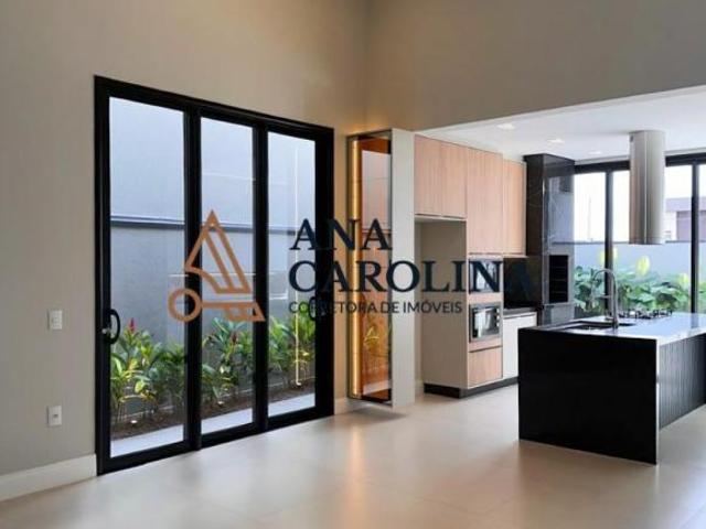 Casa em Condomínio à Venda em Mogi Mirim SP: 3 Quartos, 3 Suítes, 2 Salas, 2 Vagas de Garagem, 160m²